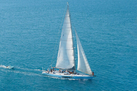 Legendary Hammer Whitsundays 3 Day Tour (Official Website)